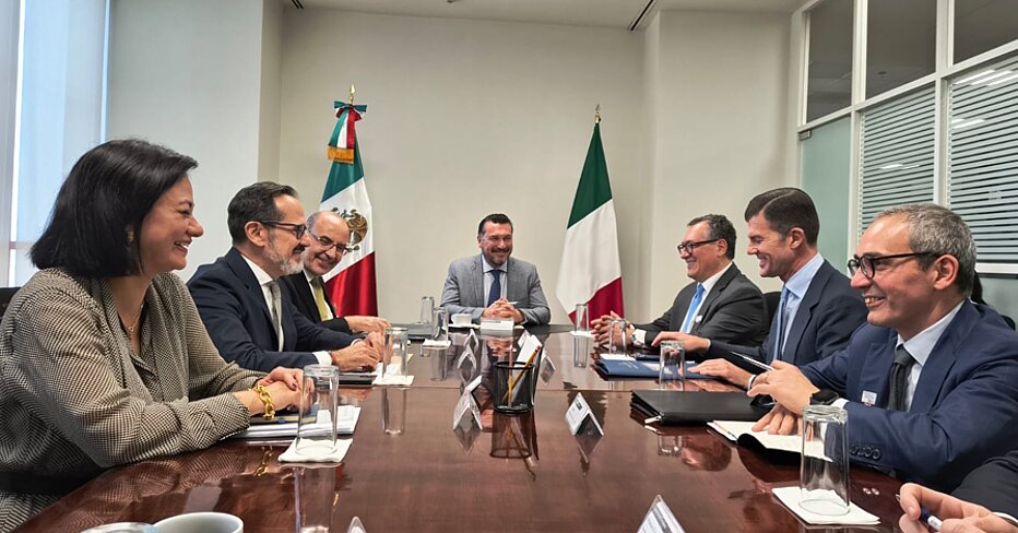 El subsecretario de Relaciones Exteriores de Italia, Giorgio Silli ...